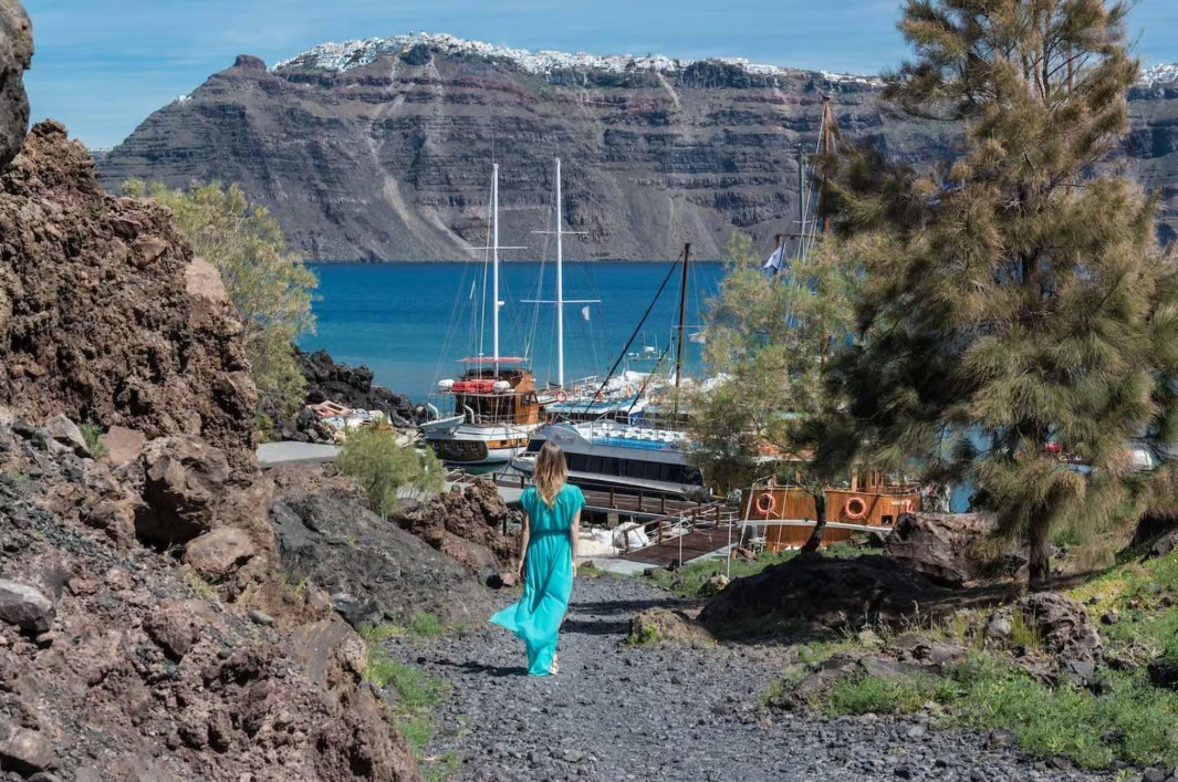 Santorini Volcano Tour Guide (Local Experience & Review)